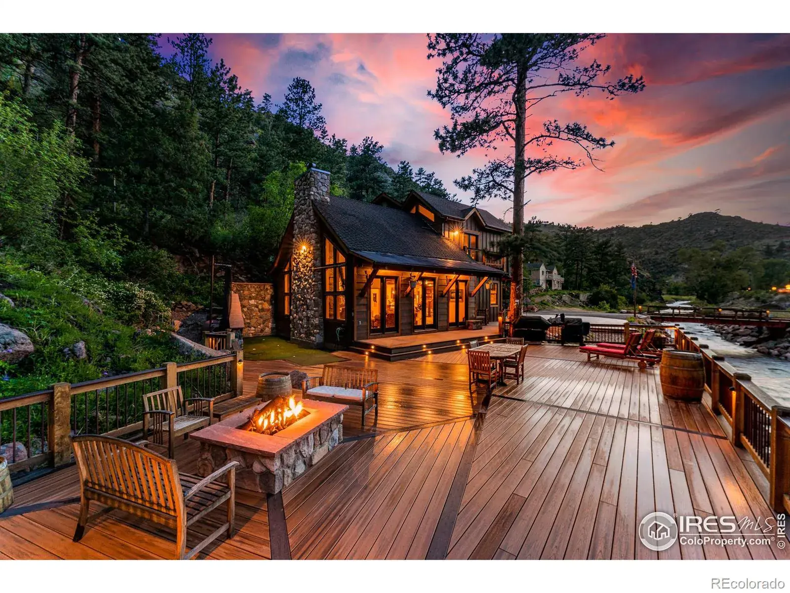 Property listings in Lyons